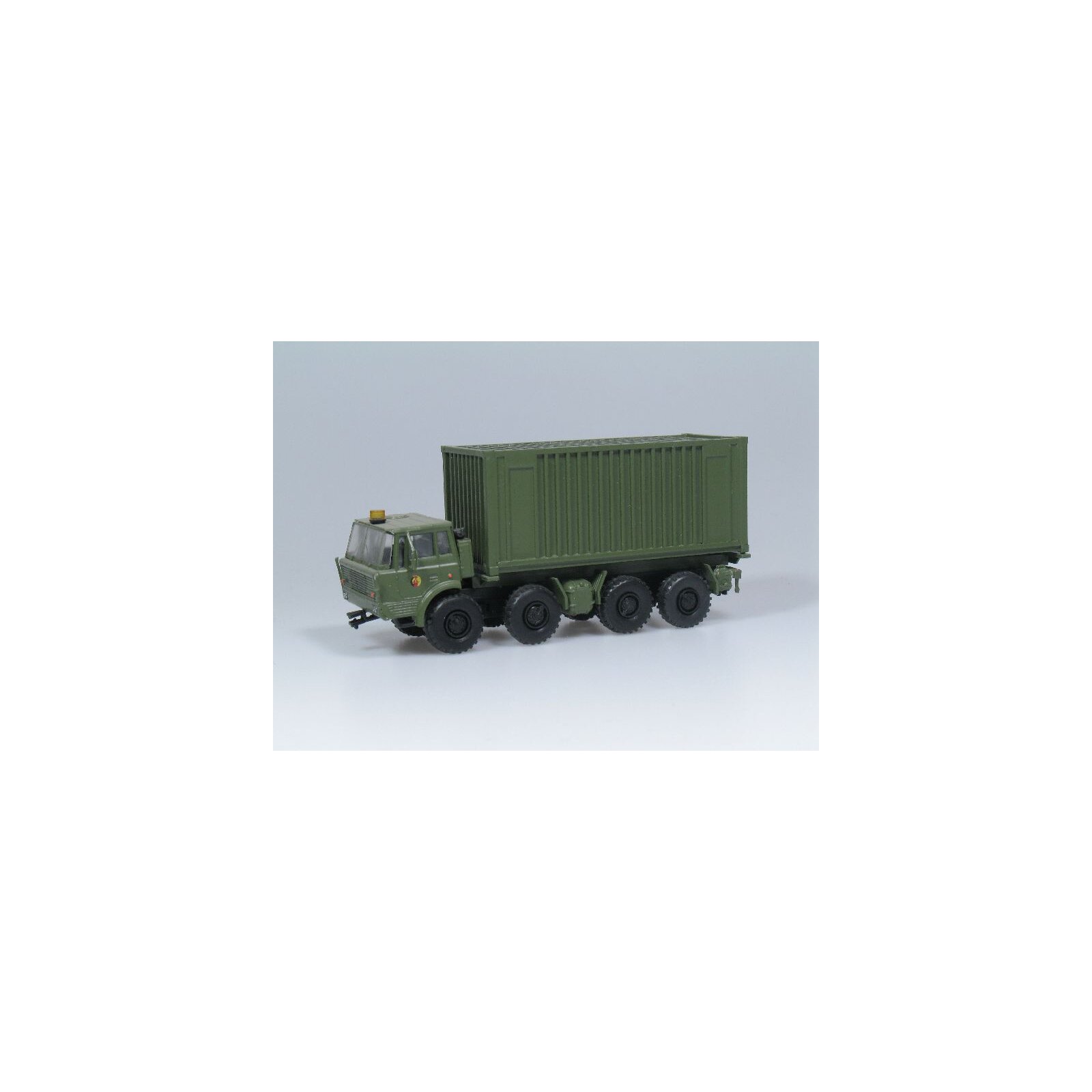 SDV87081 Tatra 813 8x8 mit Container Massstab: 1:87